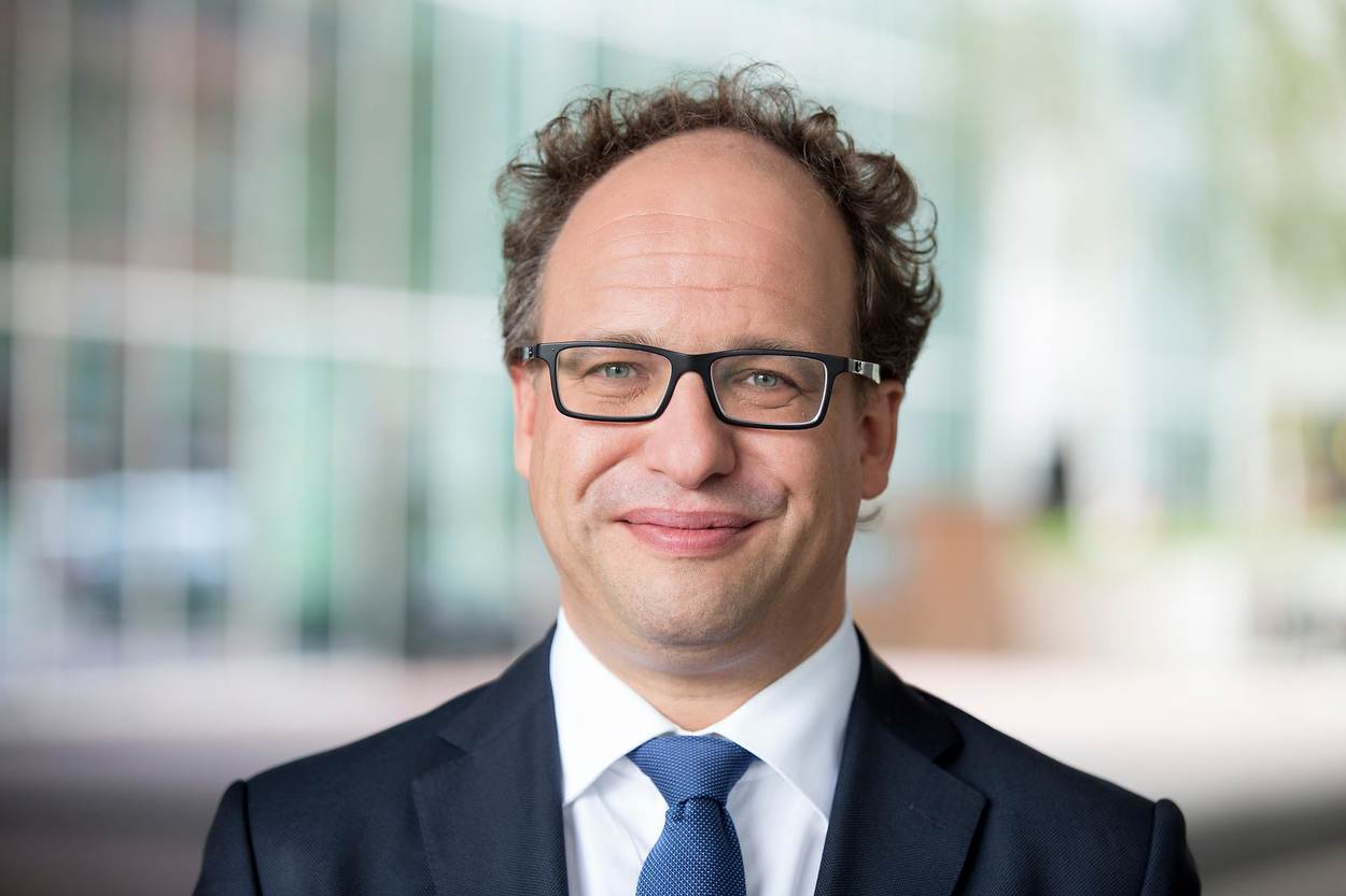 Minister Koolmees: ‘Verschillen vast en flex zijn kolossaal. Wab is ...